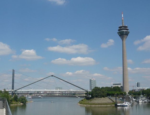 Rhine Tower - Düsseldorf | restaurant, clock tower, television / radio ...