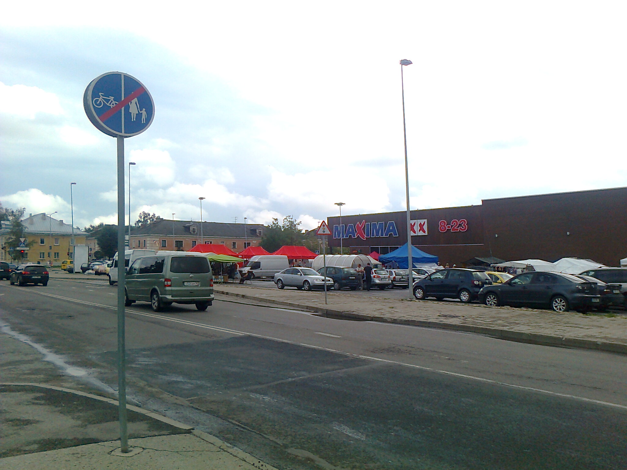 Maxima XX - Narva Kreenholmi Street, 52