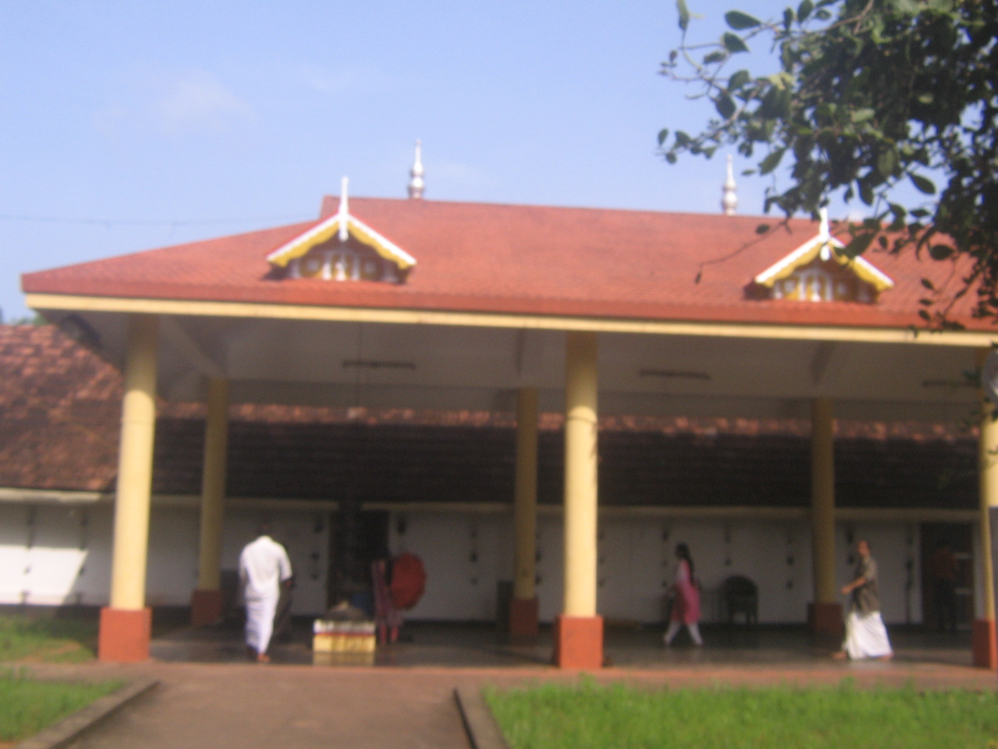 GURUVAYUR DEVASWOM PROPERTY- THALAKKOTTUKARA SIVA KSHETHRAM - Kunnamkulam
