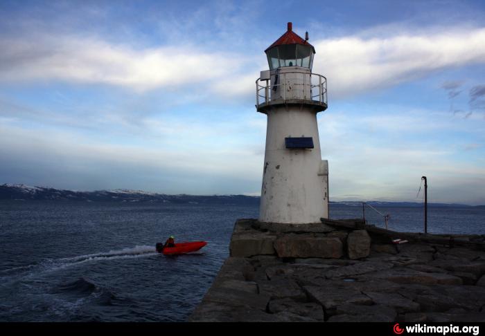 Ladehamaren Basin Entrance W Side Mole Head lighthouse