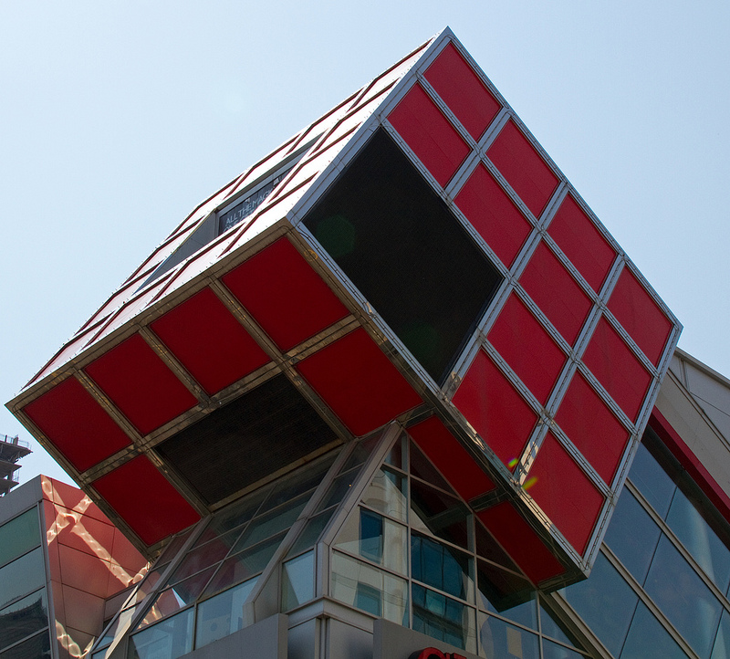 The famous cube on roof of Chapters building. - Toronto, Ontario