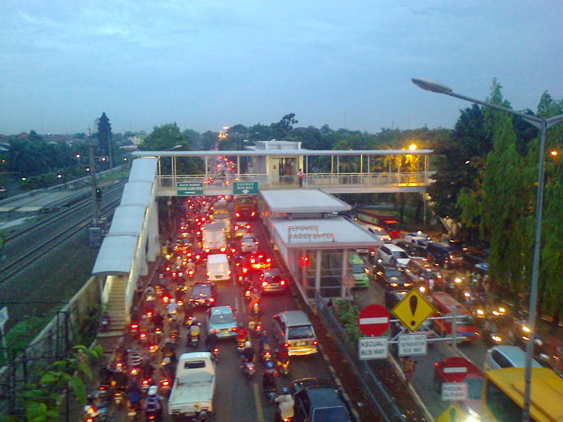 Halte Transjakarta Flyover Raden Inten - Jakarta | bus stop