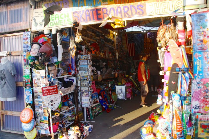 Third Street Promenade - Santa Monica, California | store / shop, mall