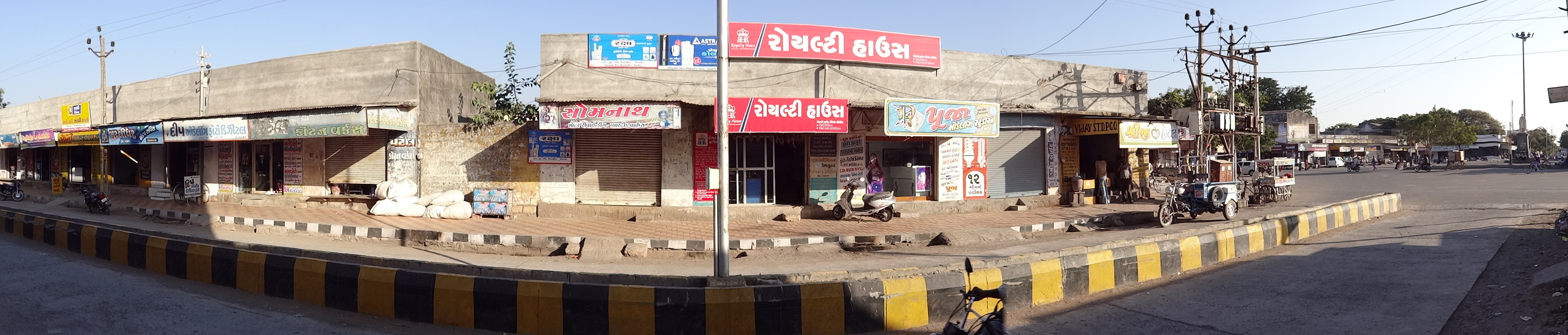 ROYALTY HOUSE, BAWLA CHOWK, UPLETA. - Upleta