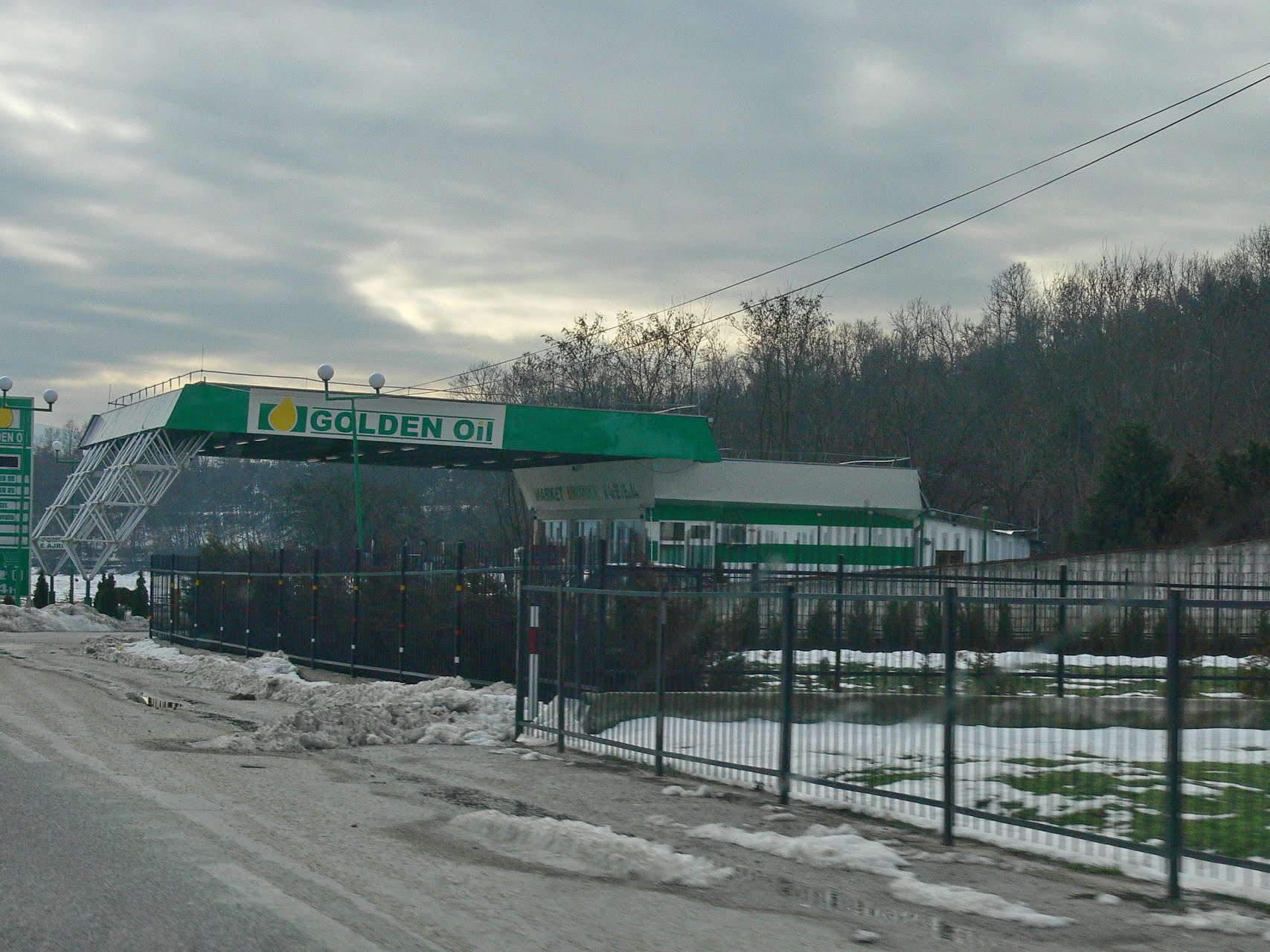 Fuel station Golden Oil - Trapchin Dol