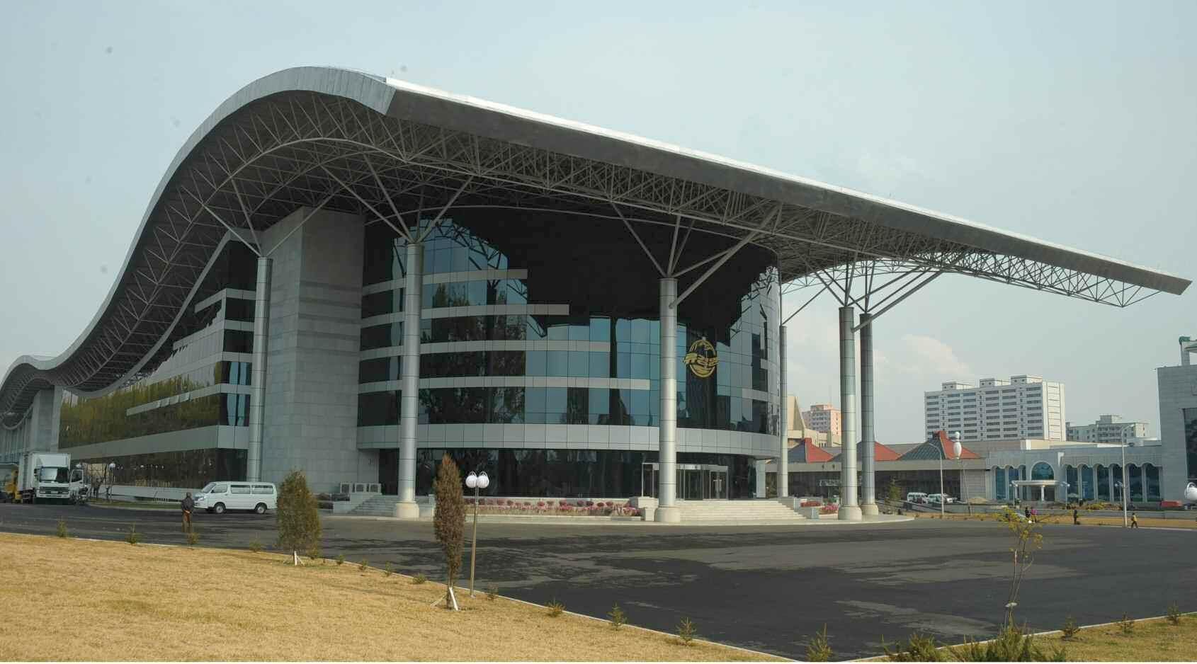 Ryugyong Health Complex and People′s Open-air Ice Rink - Pyongyang