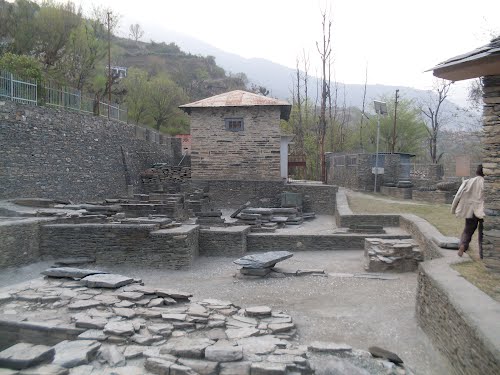 Lakhamandal Temple - Lakhamandal