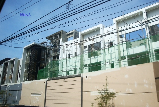 68 Roces Townhomes - Quezon City