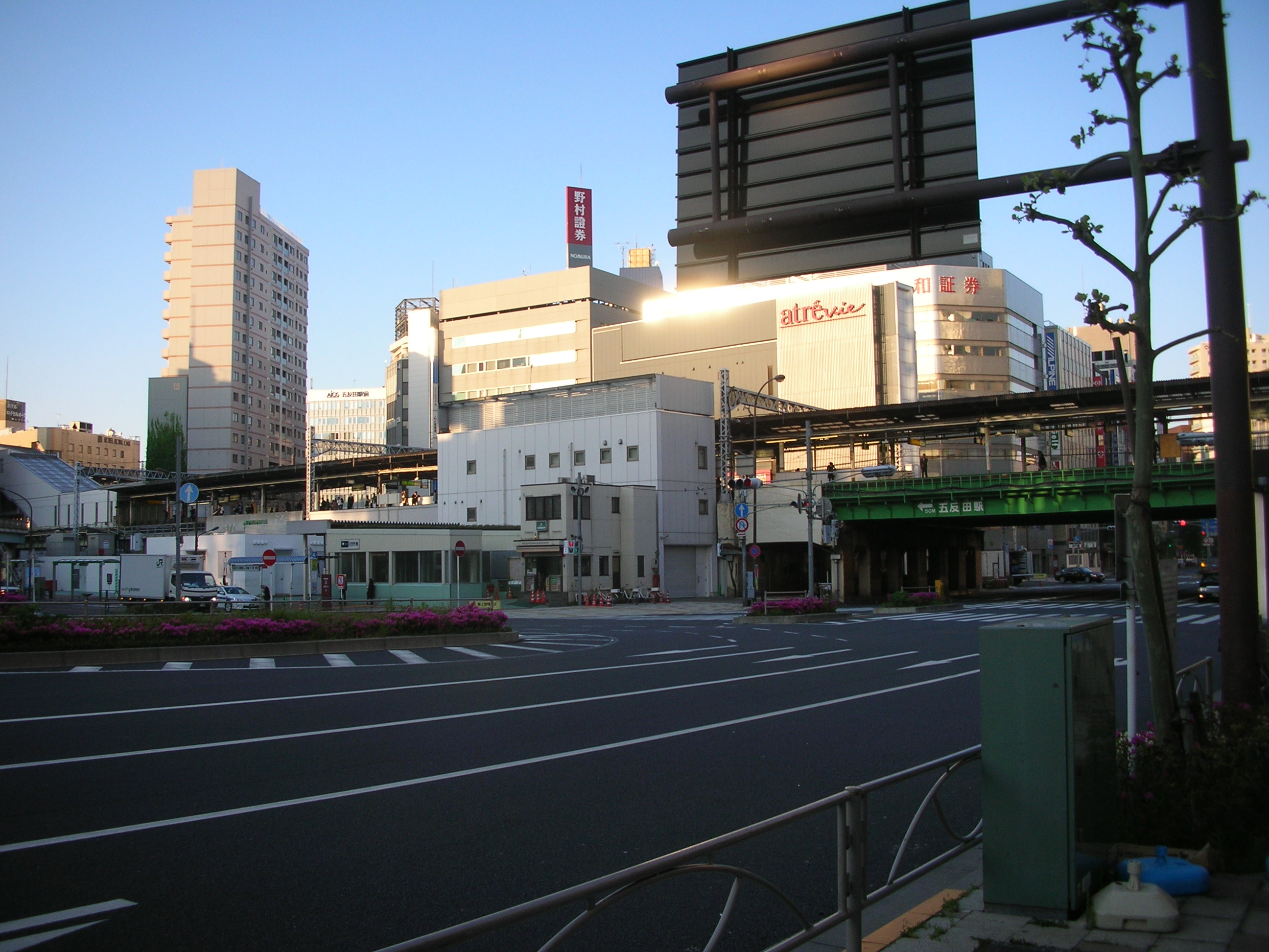 Gotanda Train Station (JR) - Tokyo