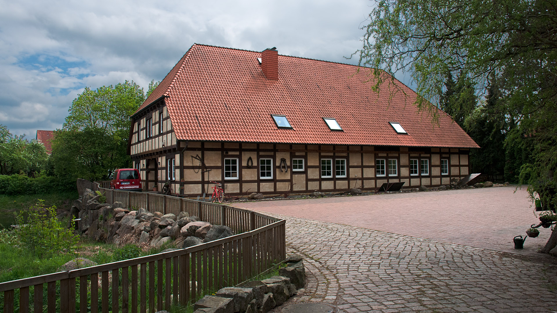 Laseroptik – Gebäude »Optikscheune« - Frielingen