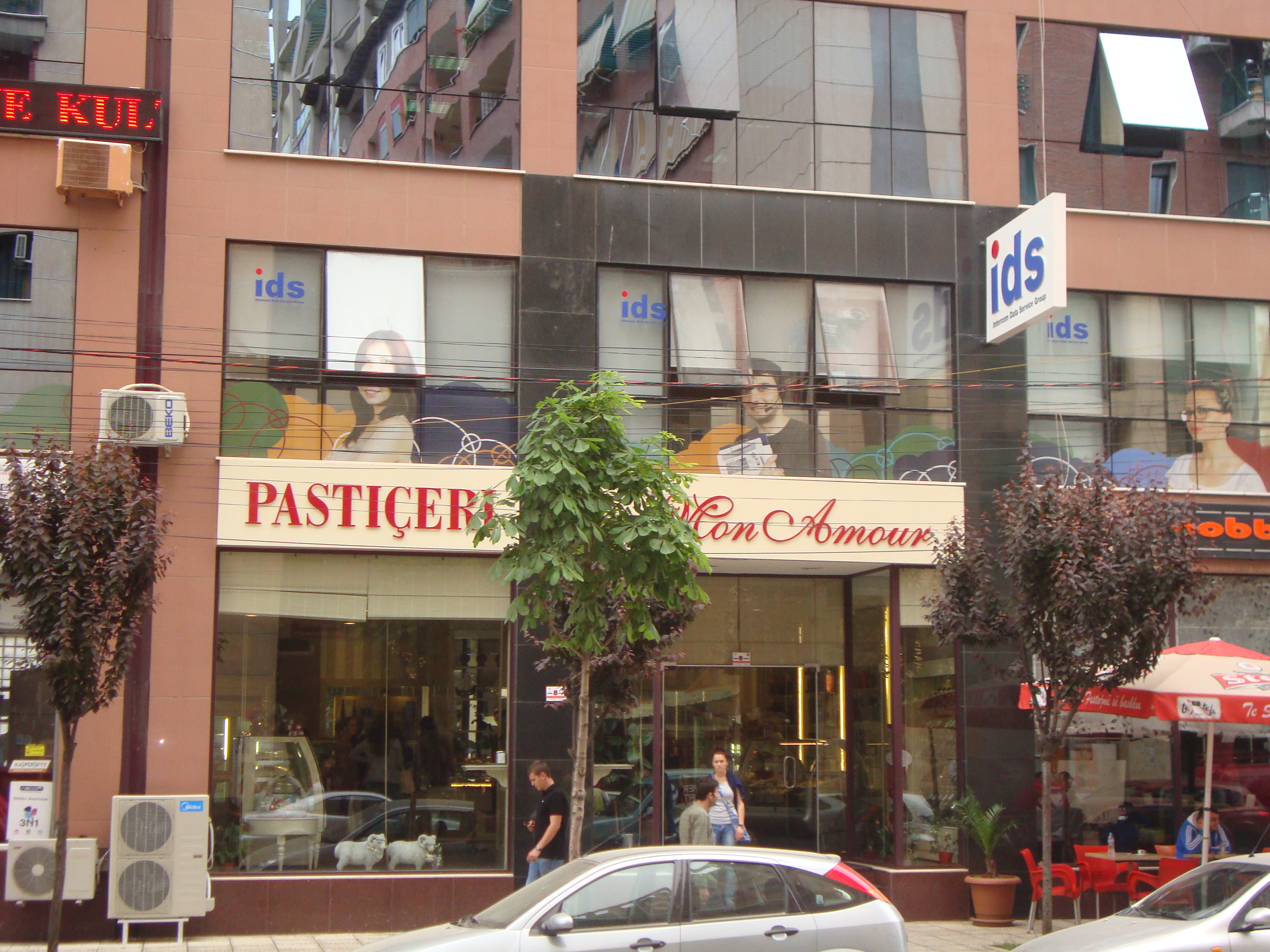 Pastiçeri Mon Amour - Tiranë