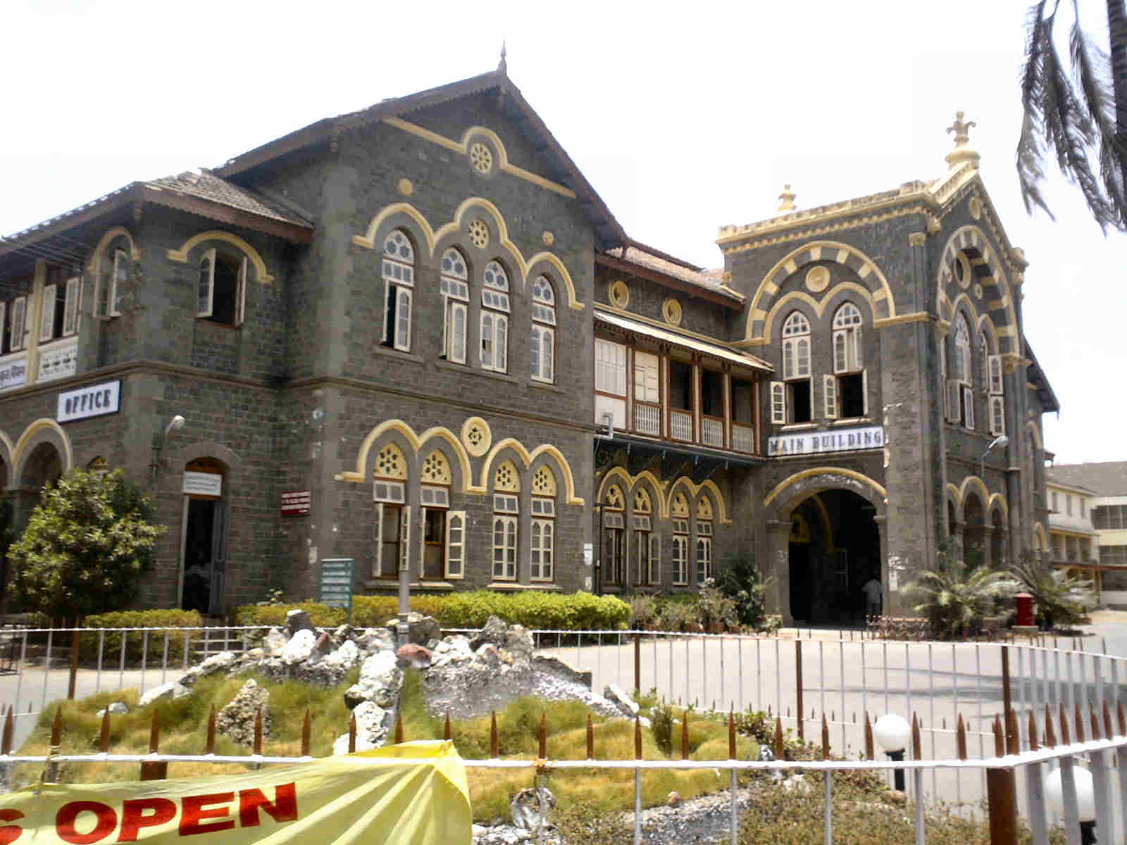 Nowrosjee Wadia College Campus - Pune