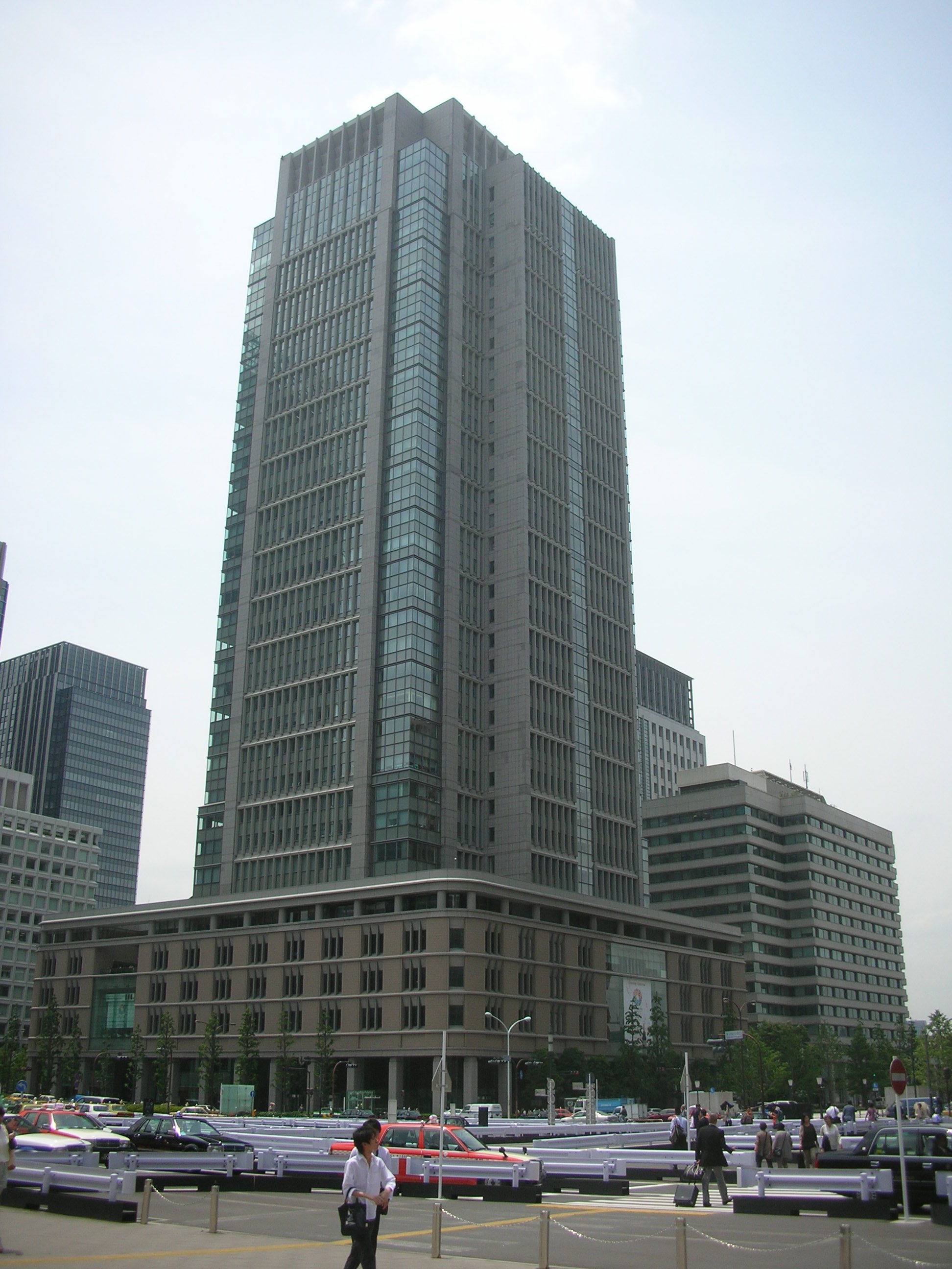 Shin-Marunouchi Building - Tokyo | store / shop, restaurant, cafe ...