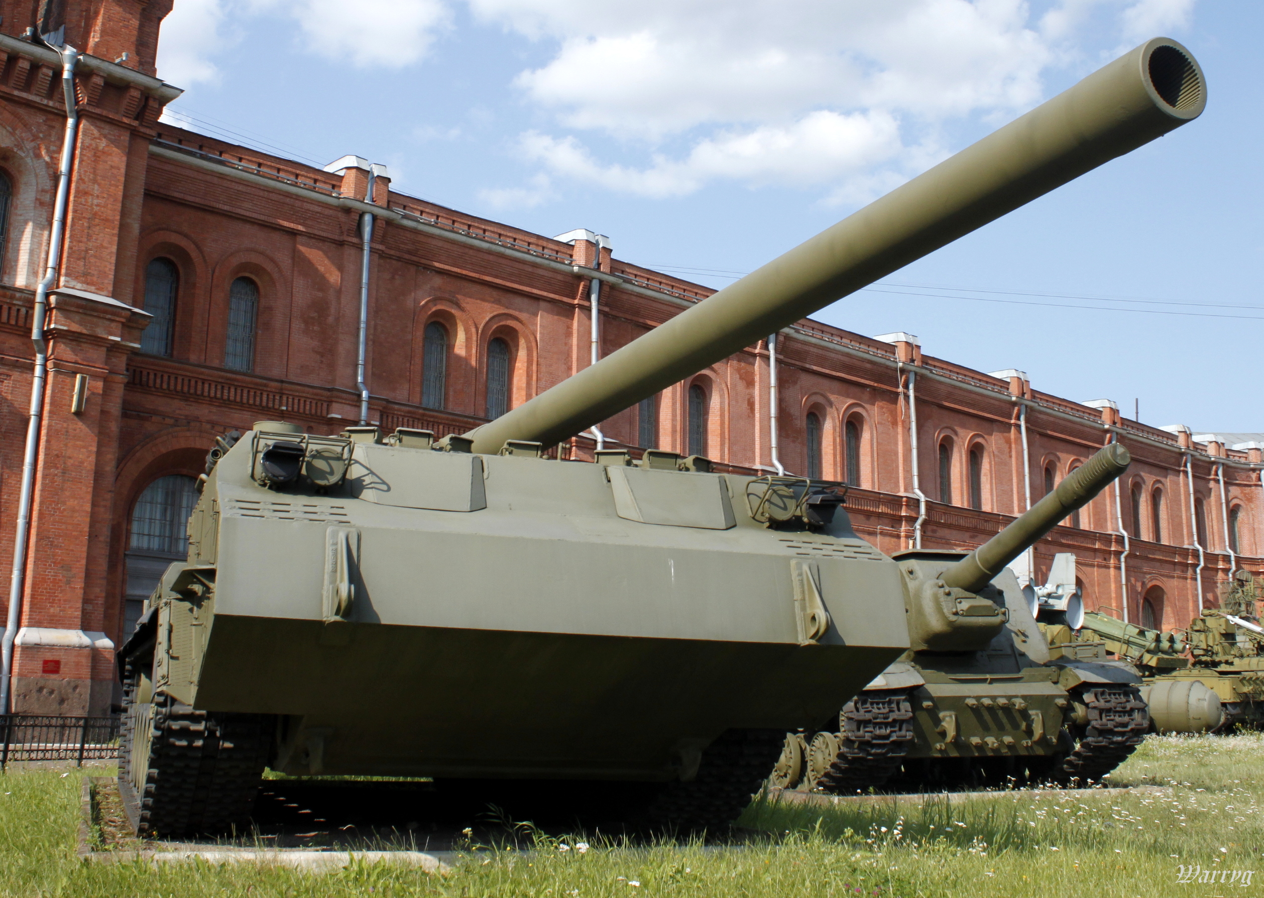 2S7 Pion (NATO: M1975) Self-propelled Artillery - Saint Petersburg