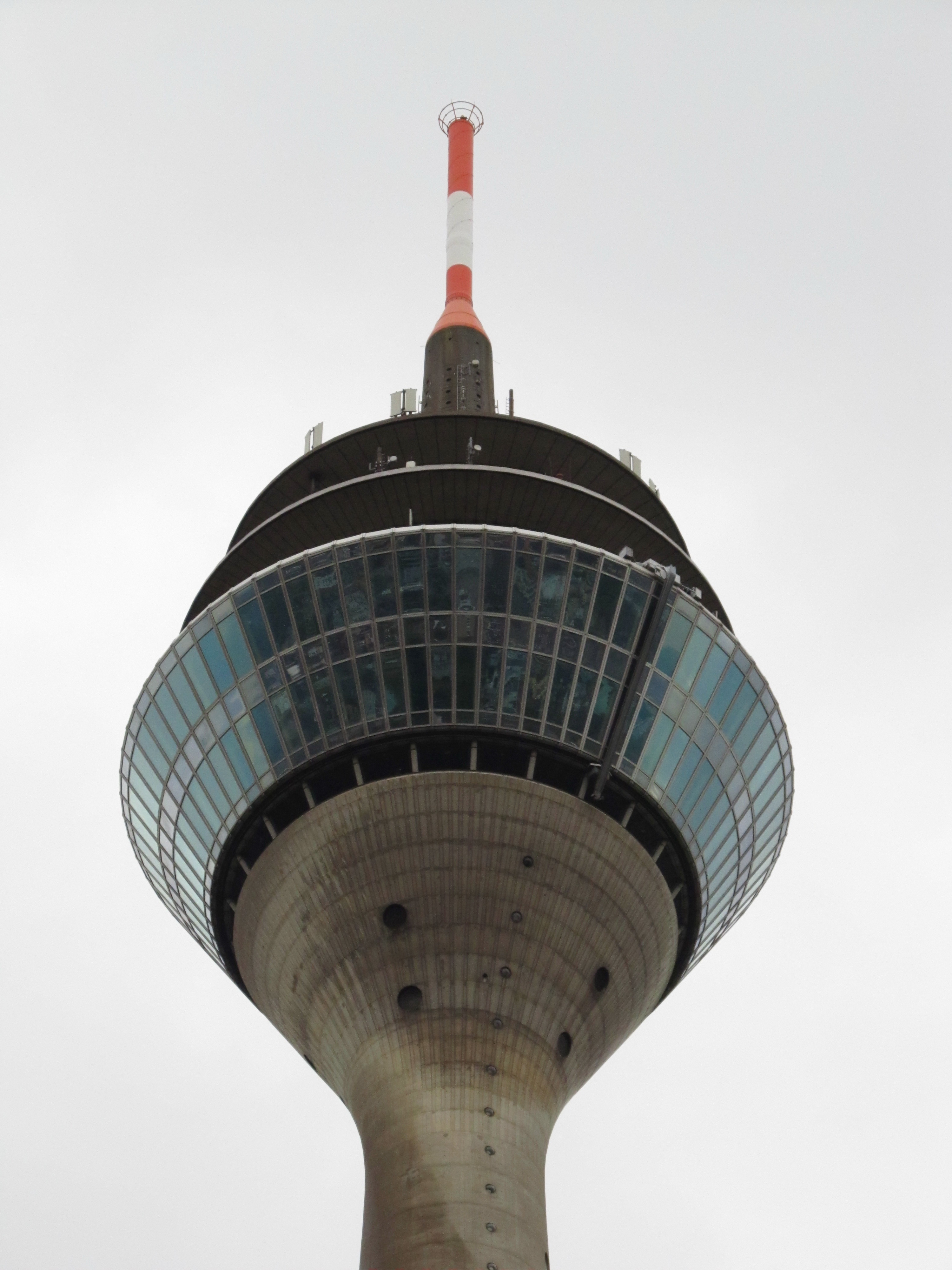 Rhine Tower - Düsseldorf | restaurant, clock tower, television / radio ...