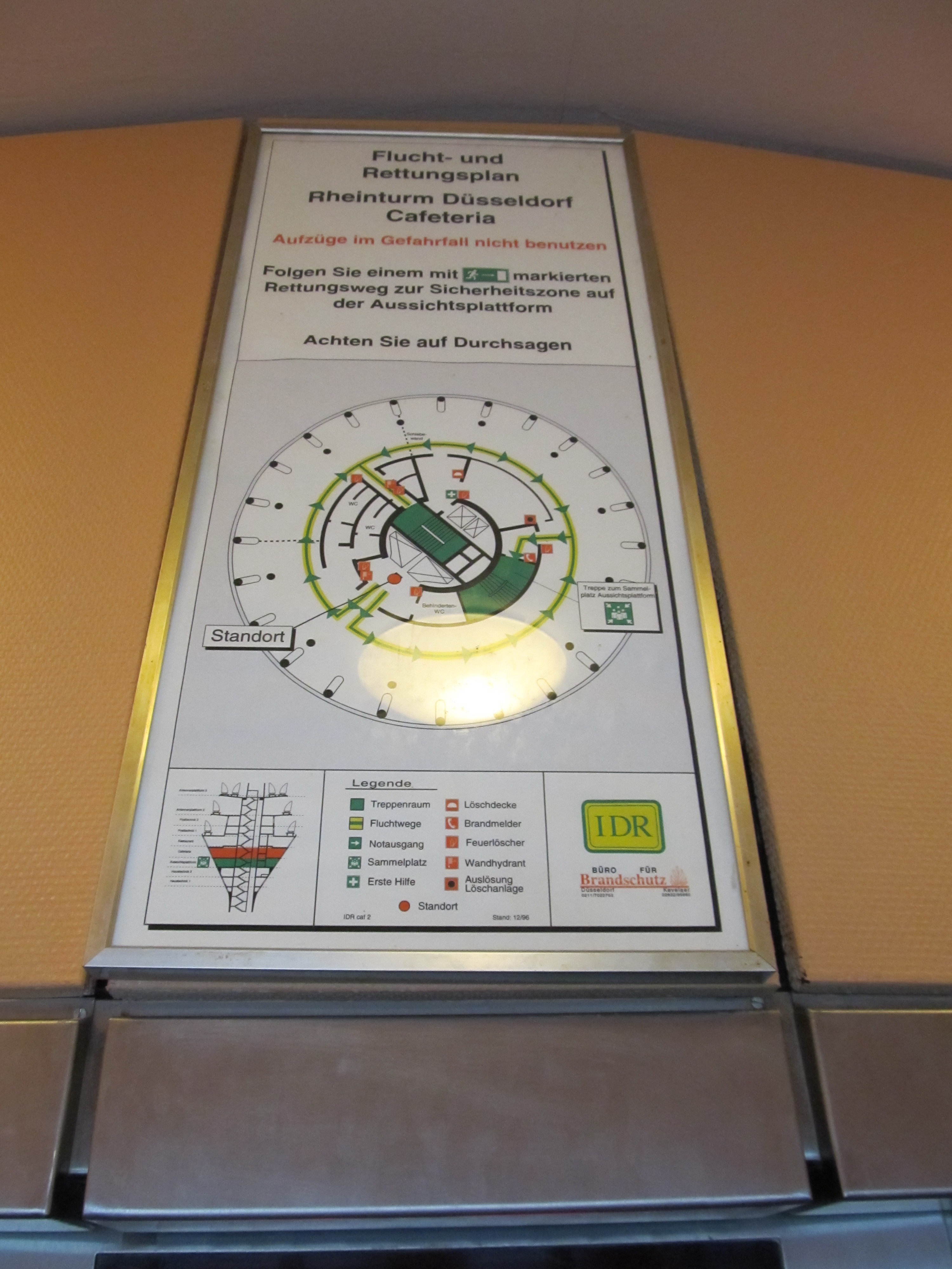 Rhine Tower - Düsseldorf | restaurant, clock tower, television / radio ...