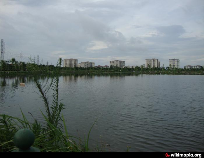 Center Lake
