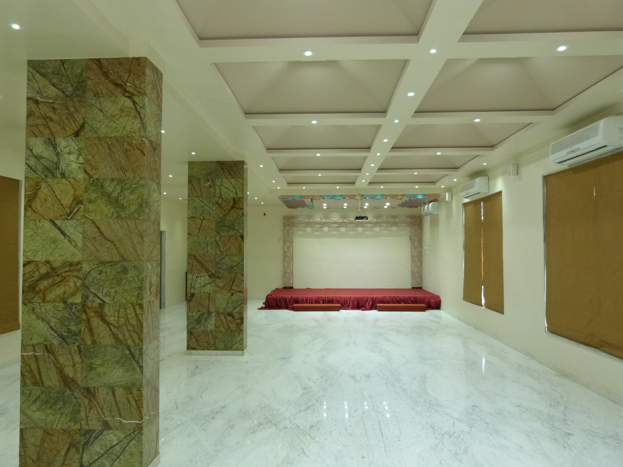 Hotel Woodlands - Vapi
