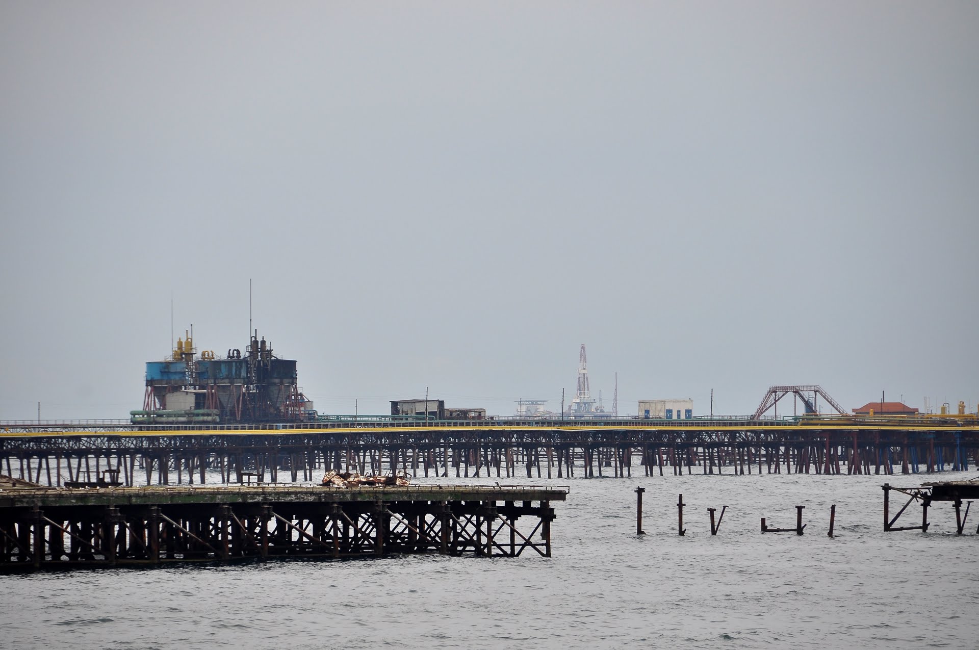 Neft Daşları (Oil Rocks)