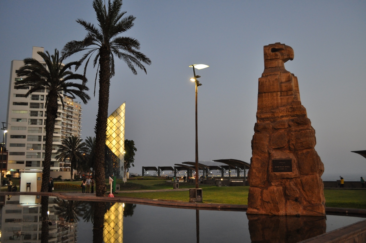 Centro Comercial Larcomar -- MIRAFLORES - Lima