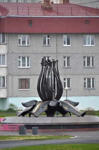Monument "The Flower" in honor of the 10th anniversary of the Lukoil ...