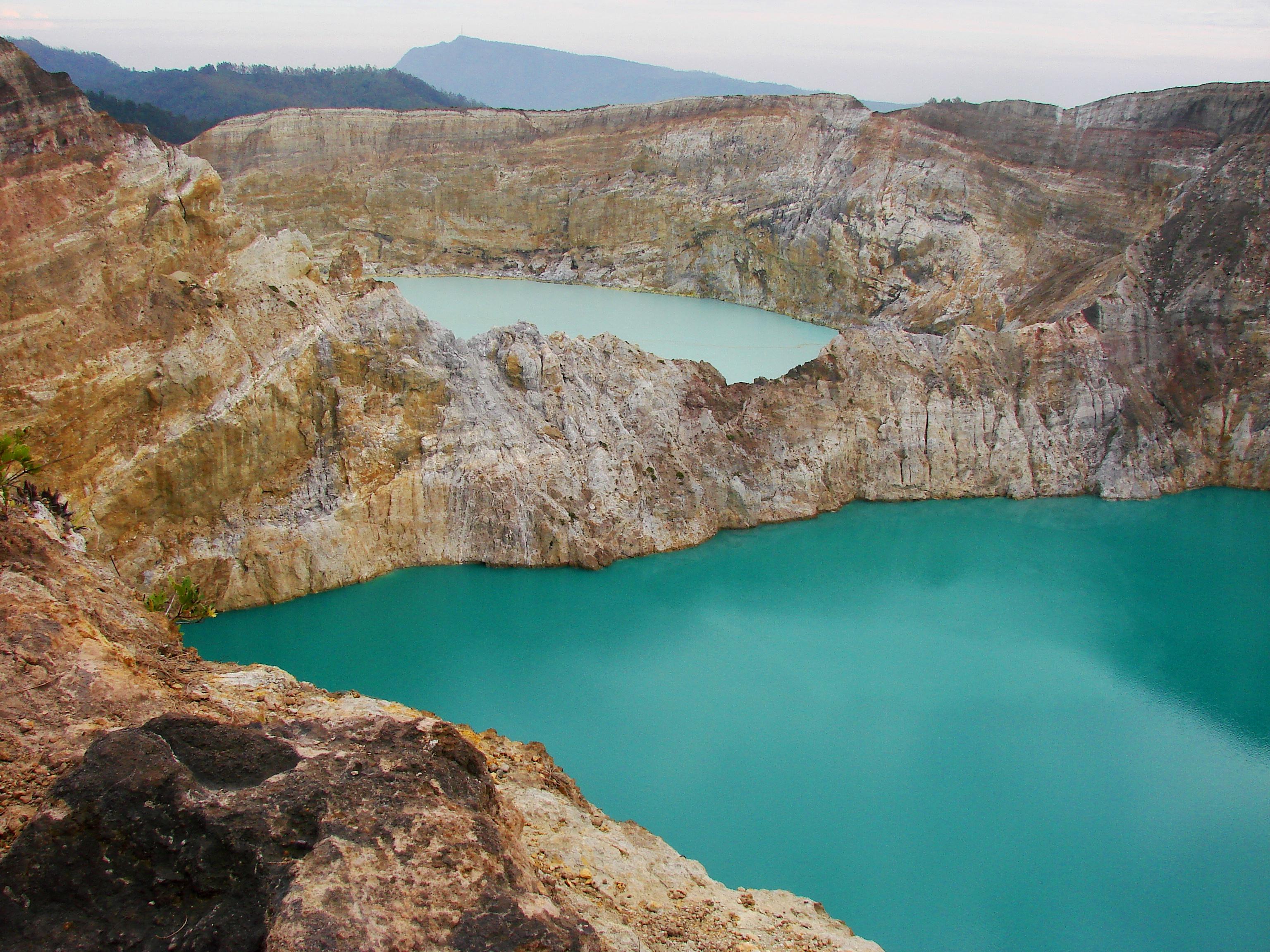 Tiwu Ata Polo Crater