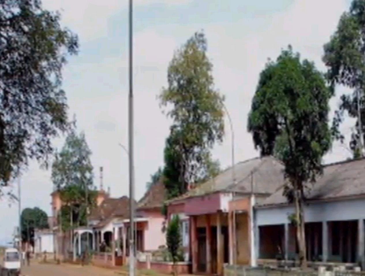 Ambaca Sede Municipal (ex. Camabatela) (Ambaca) (Português) | vila