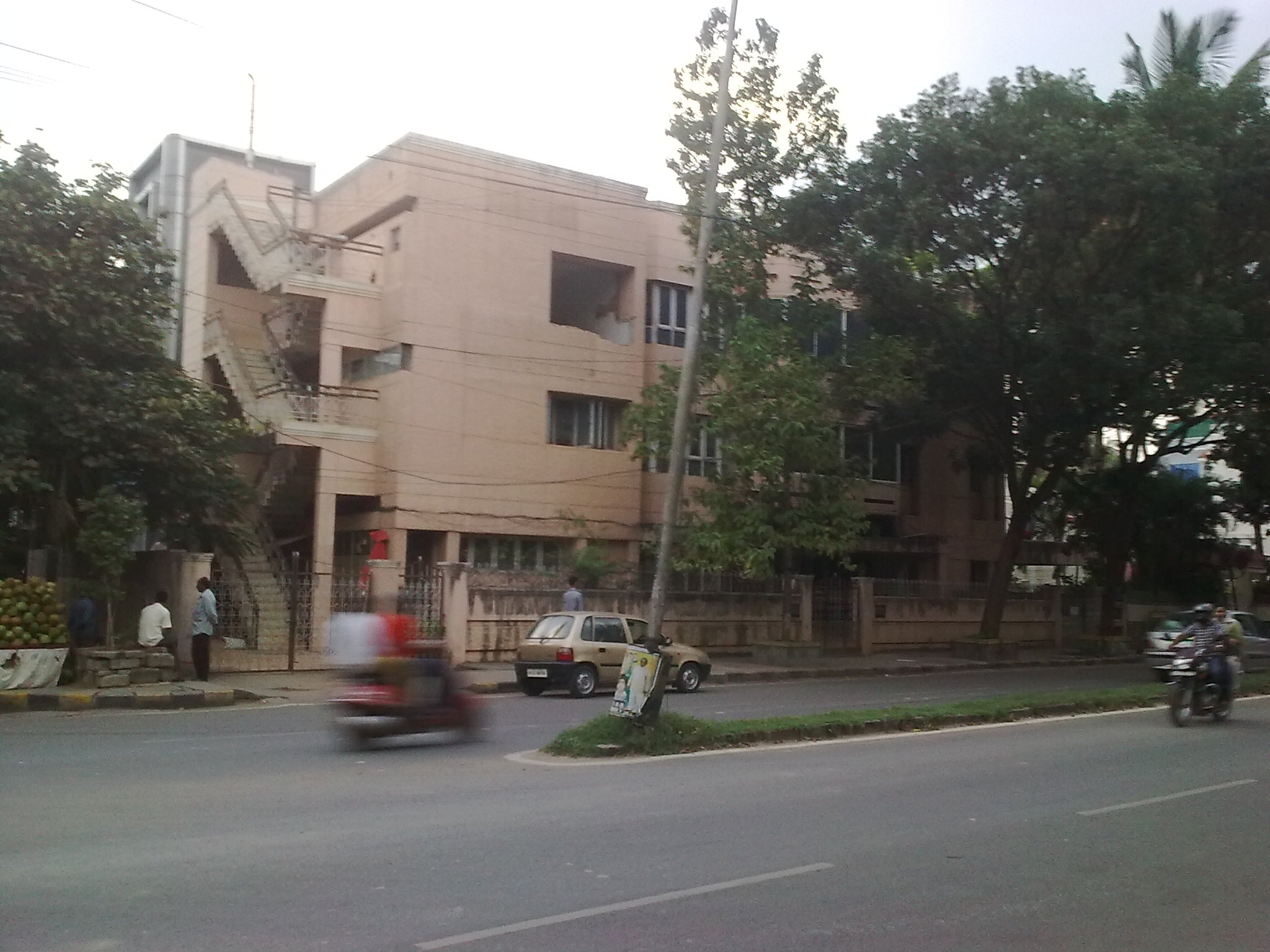 80 Feet Road, Indiranagar, 872 - Bengaluru
