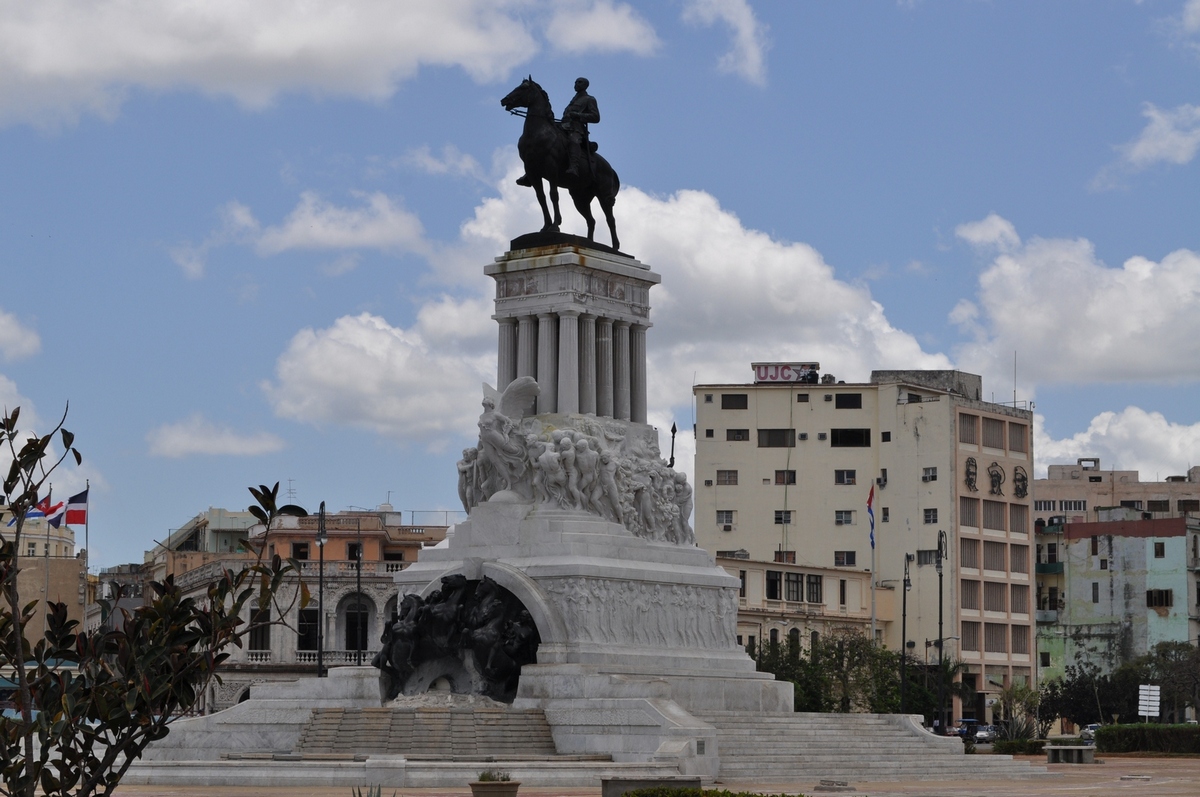 Statue : General Maximo Gomez on Horseback - Havana | monument ...
