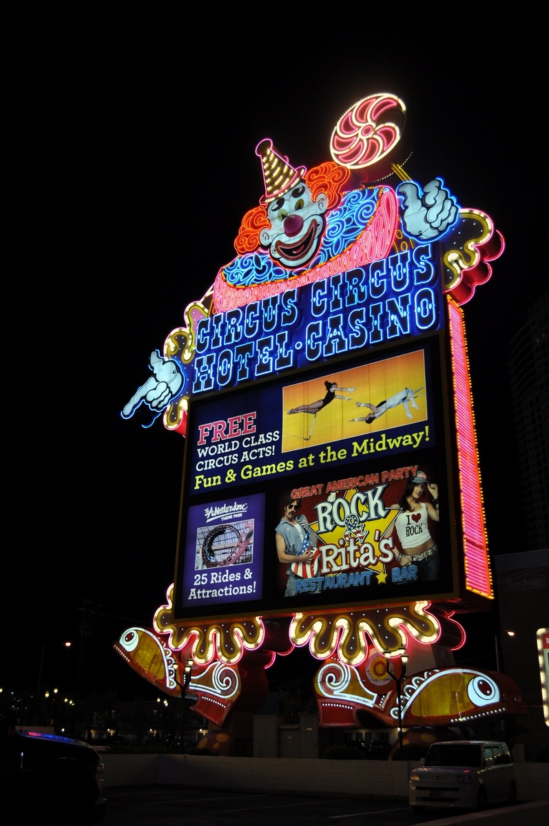 Circus Circus sign