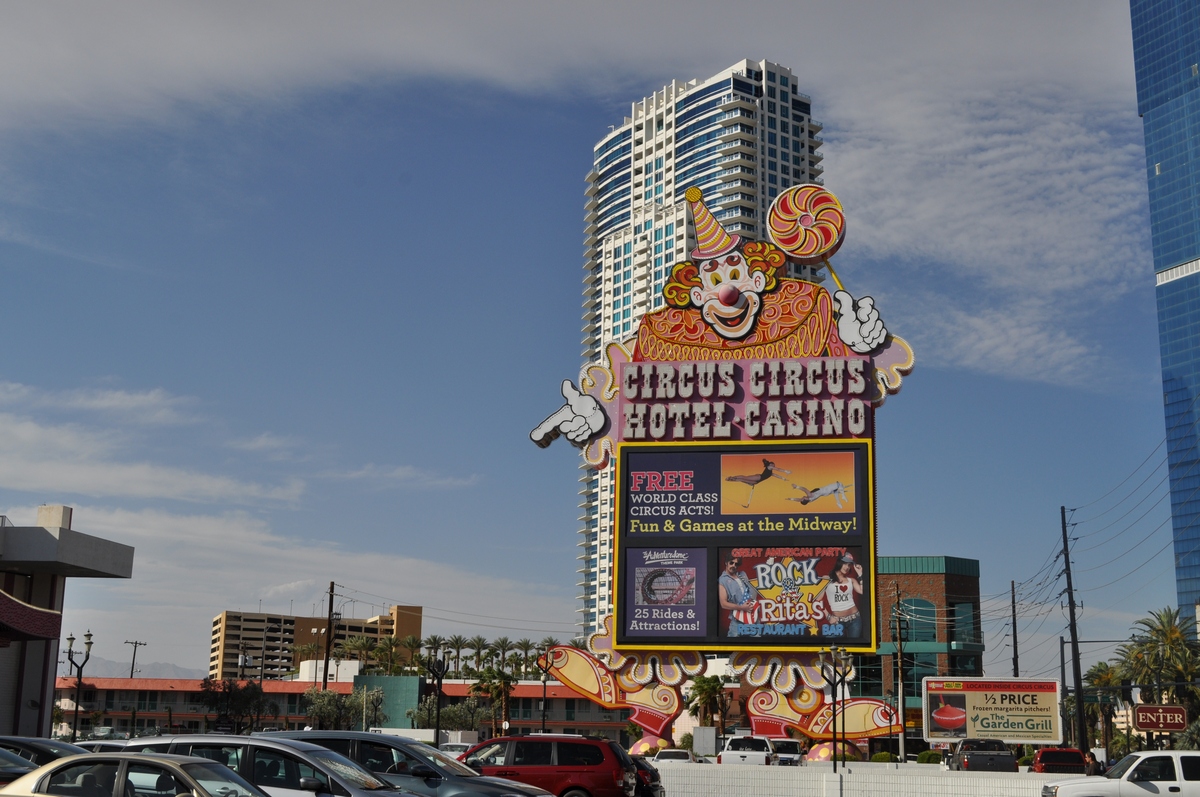 Circus Circus sign