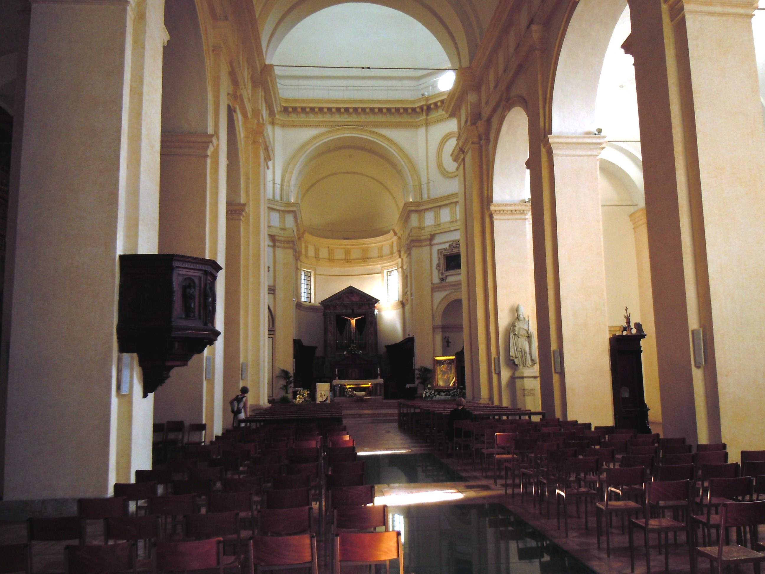 Interieur van de kathedraal van San Rufino - Assisi