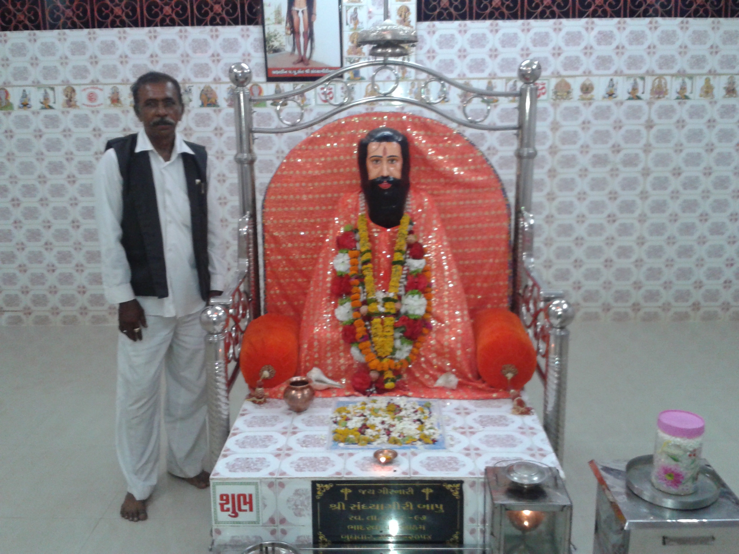 SANT SHRI SANDHYA GIRI BAPU ASHRAM (PATTHAVIDI) ANJAR-KUTCH.(5777)