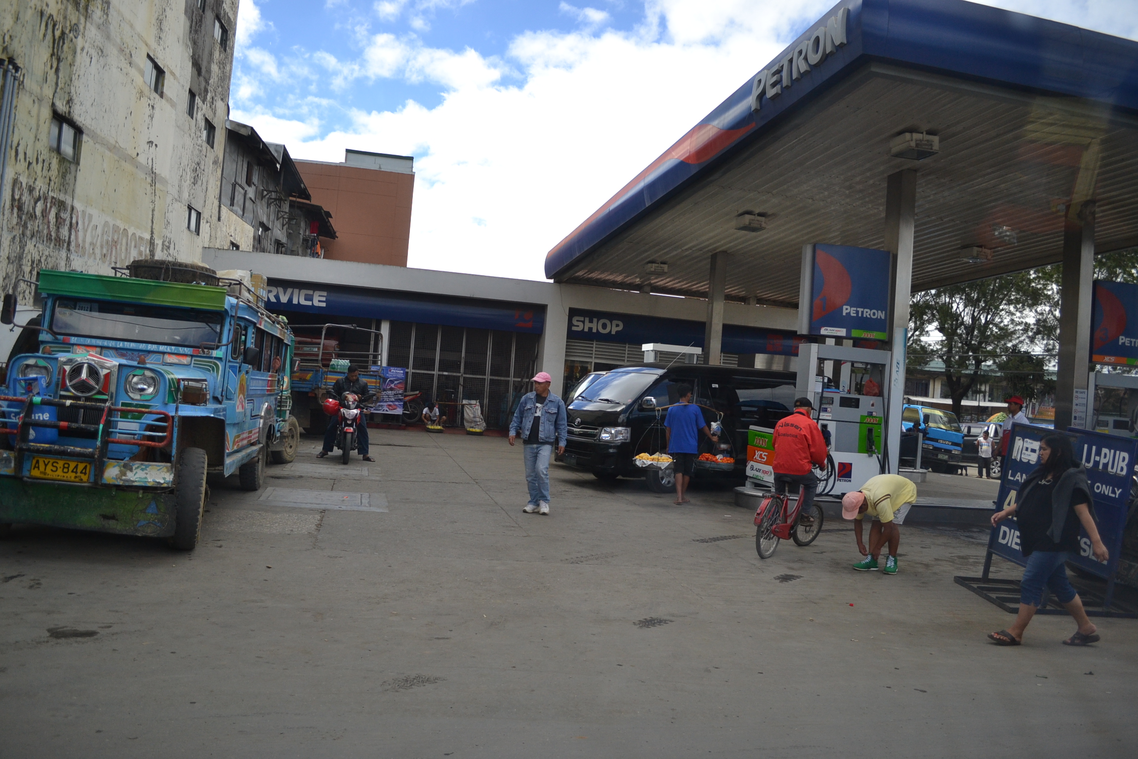 Petron Gasoline Station (Narvaez) - La Trinidad