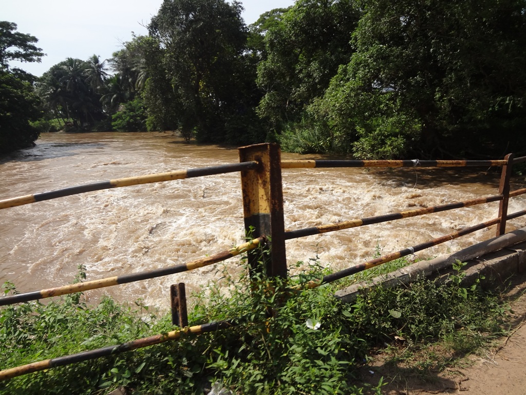 Lolla lock | lock (water navigation)