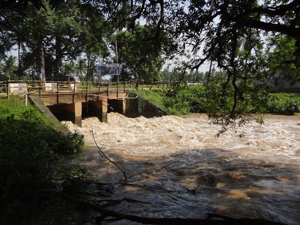 Lolla lock | lock (water navigation)