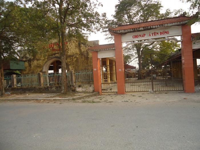 Yen Dong Market