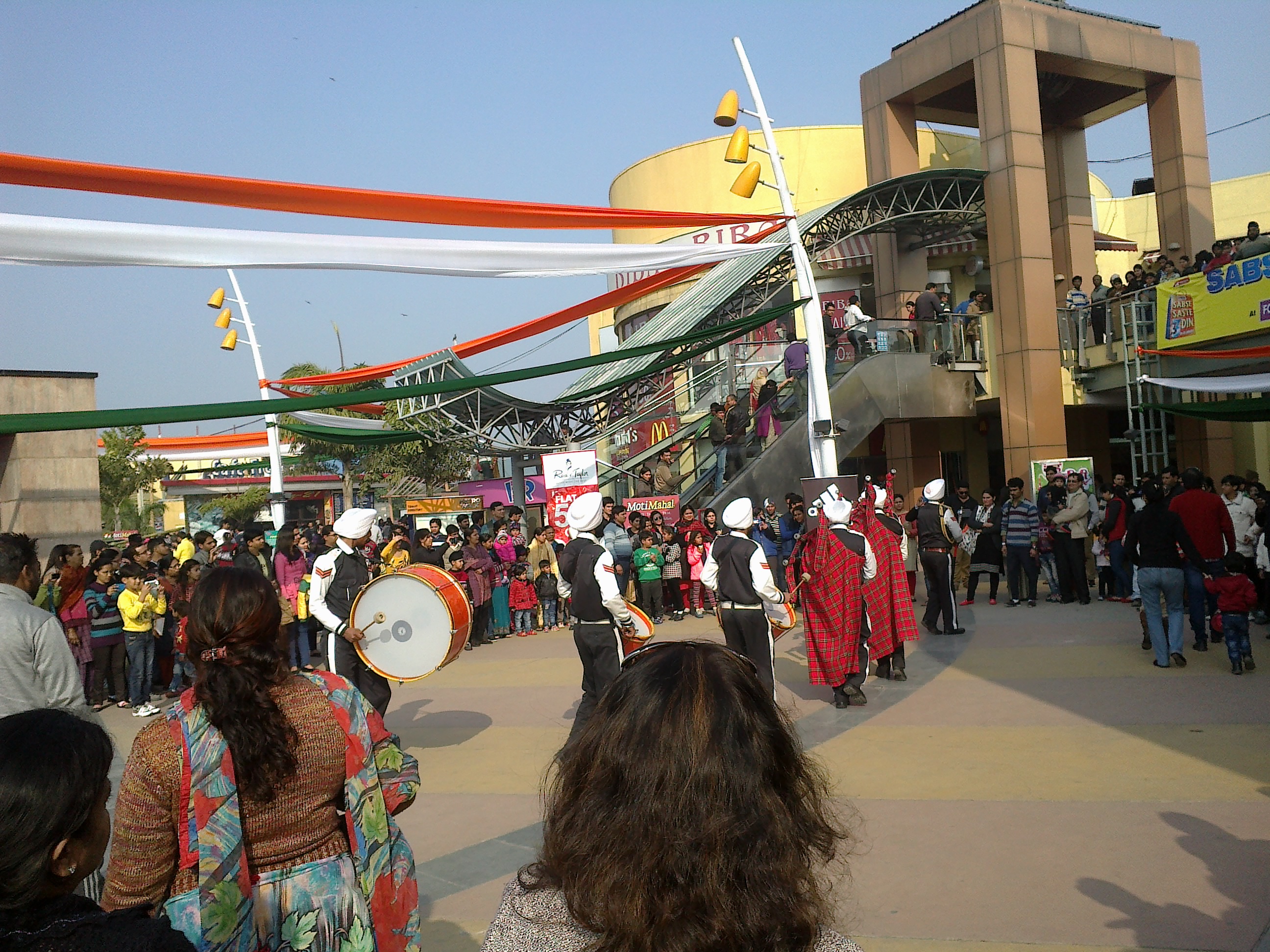 Metro Walk - Delhi | amusement park