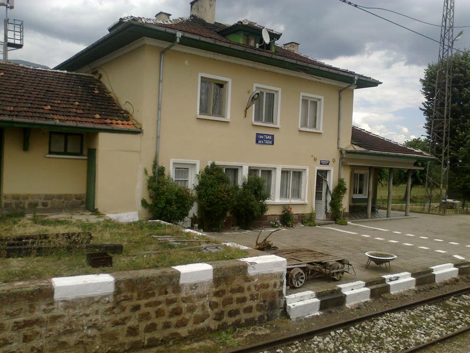 Tazha train stop