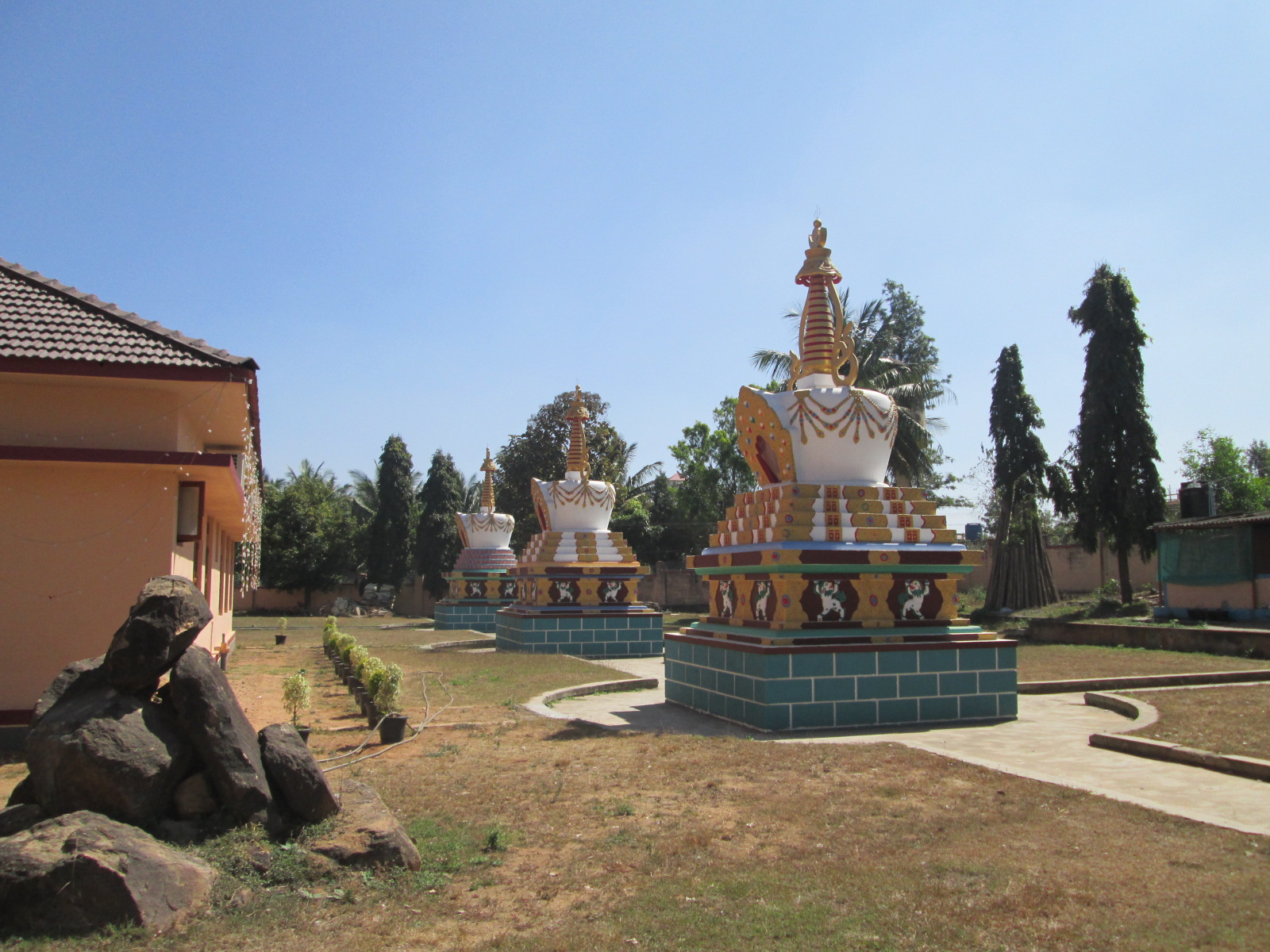 Range of 8 Stupas