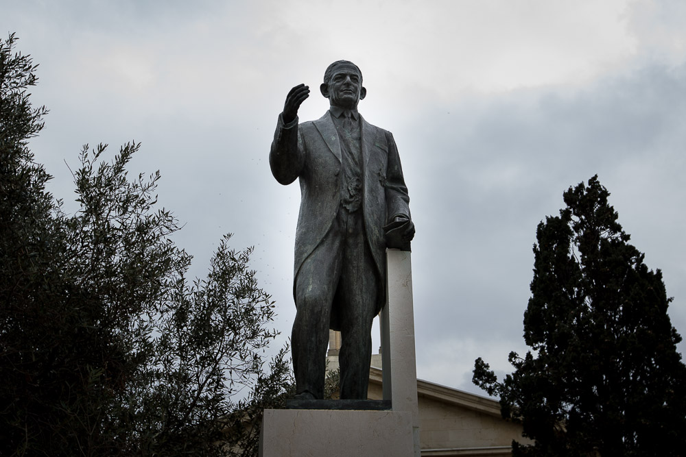 Monument to Gorg Borg Oliver - Valletta