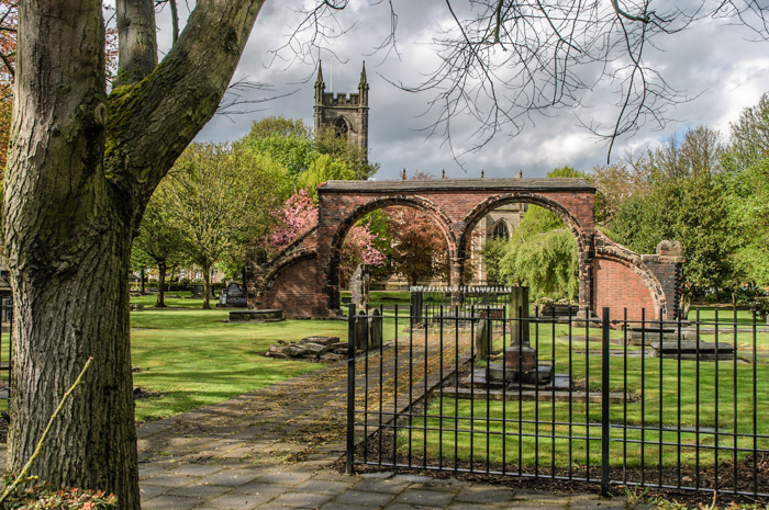 St Peter-Ad-Vincula Churchyard - Stoke-on-Trent