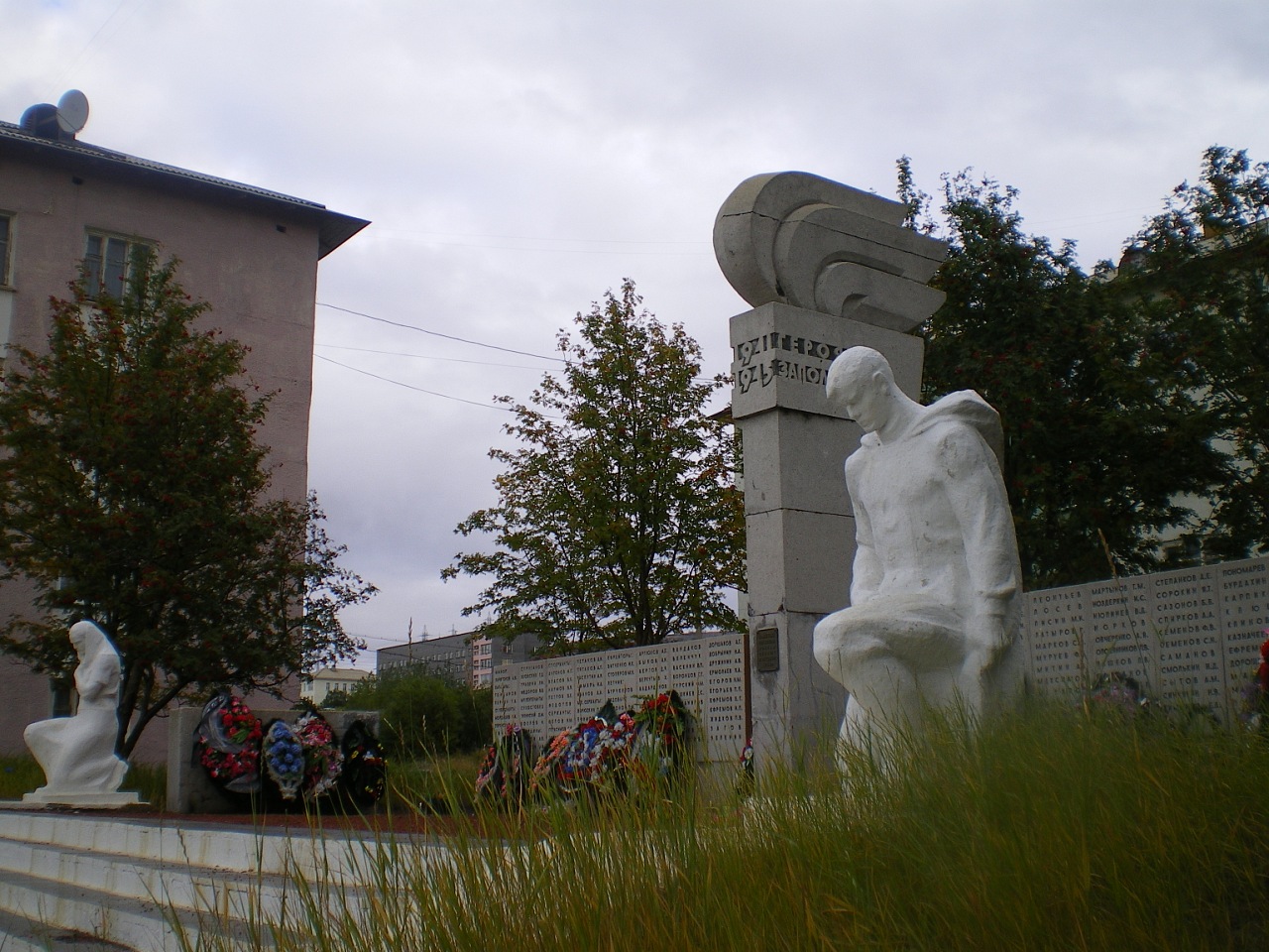 Stone torch monument - Nikel