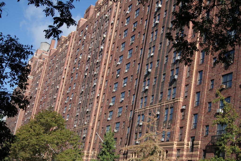 London Terrace Gardens & London Terrace Towers