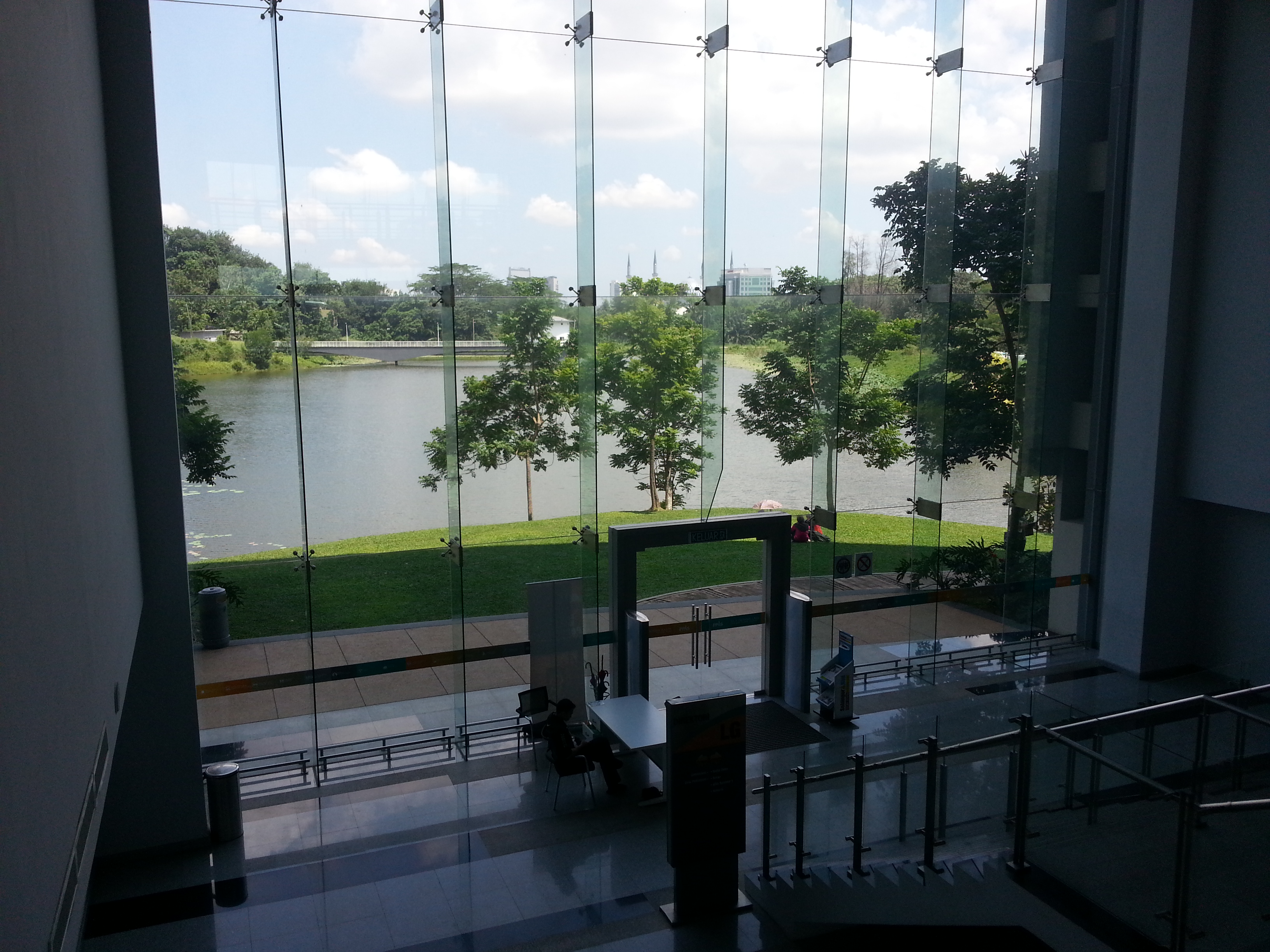 Perpustakaan Raja Tun Uda - Shah Alam