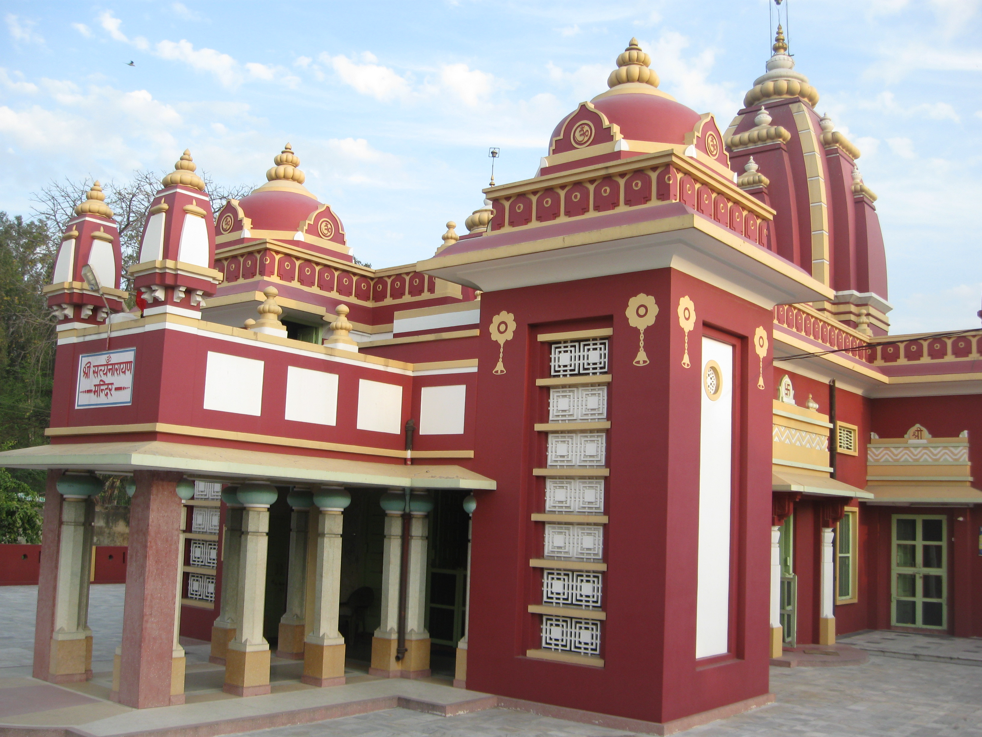 SHRI SAT NARAYAN MANDIR [bahar wala mandir] - Nurmahal