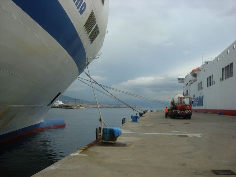 Porto di Napoli / Port of Naples