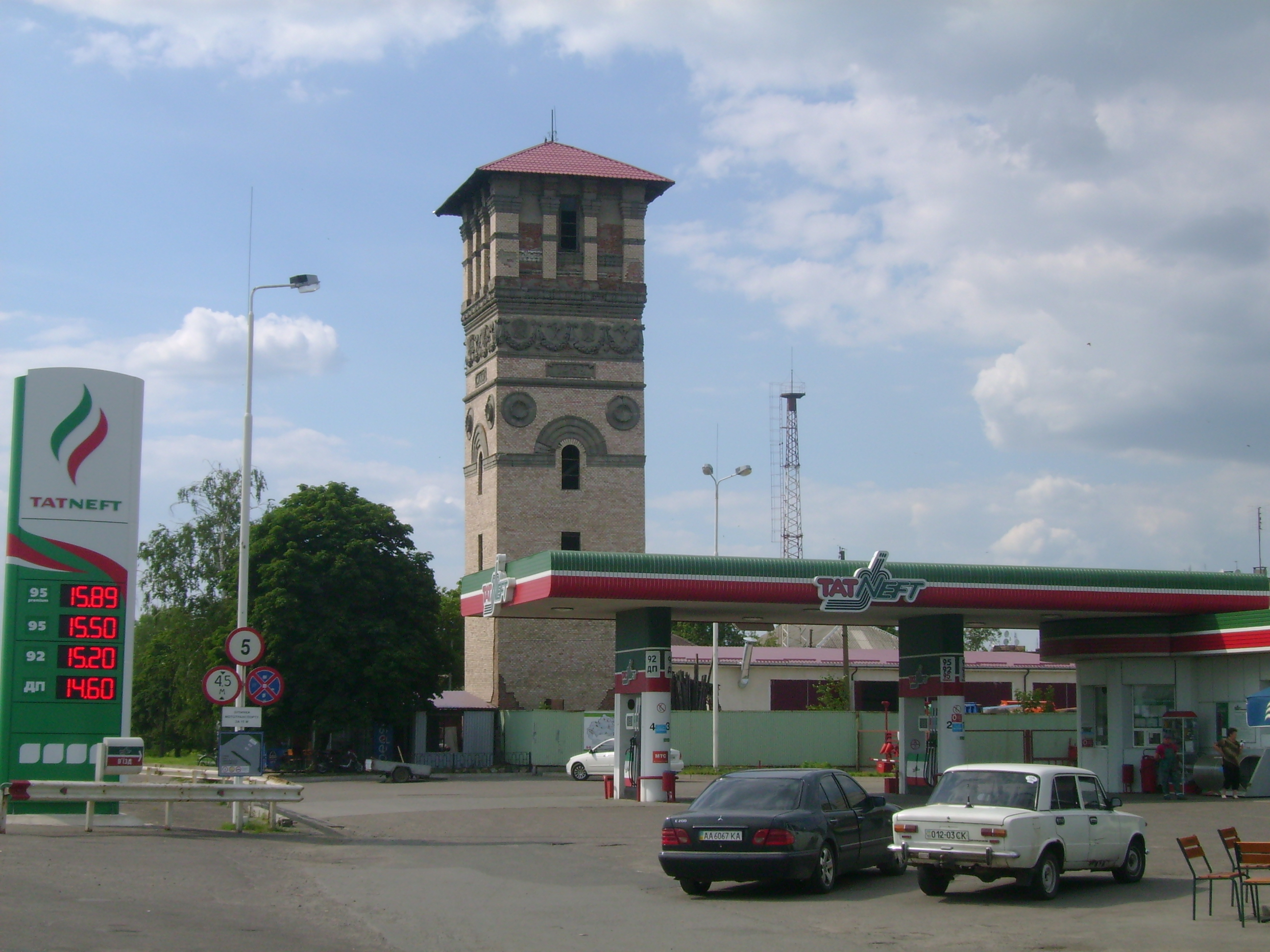 Tatnafta No. 155 gas station - Pyriatyn