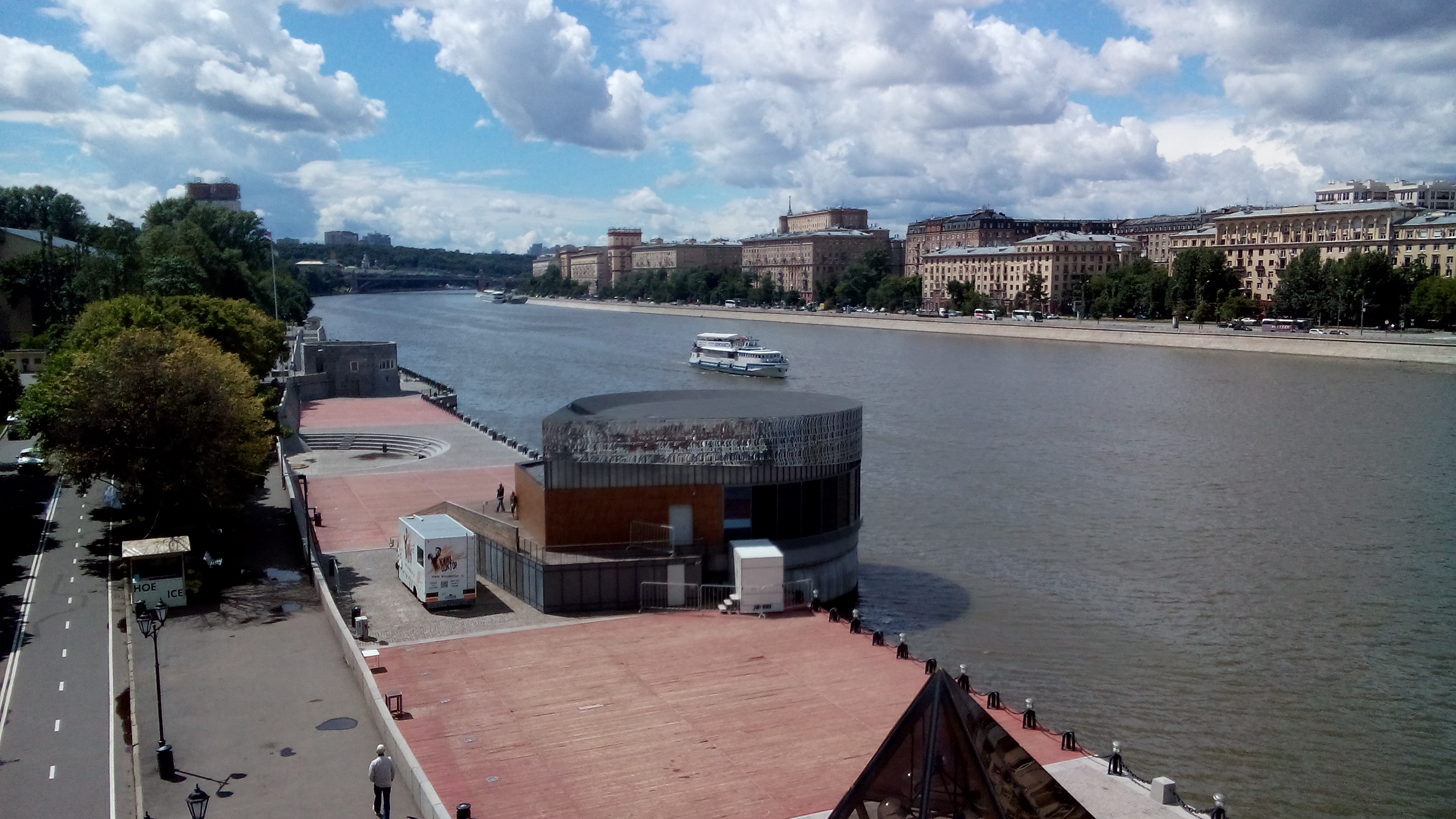 Vasaras studija Pirmam TV kanālam - Maskava