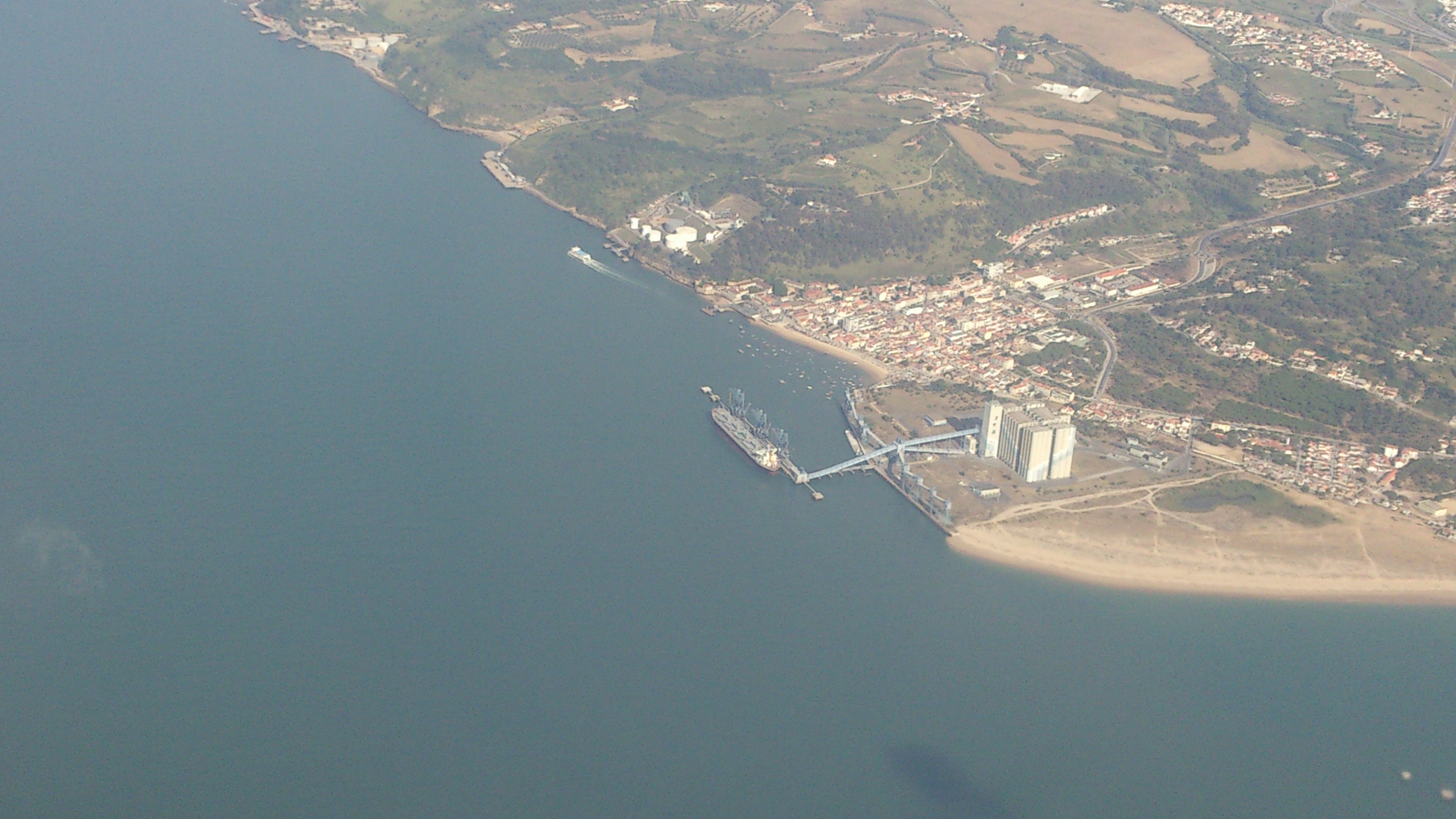 Terminal portuário da Trafaria - Silopor - Trafaria | cais, transporte ...